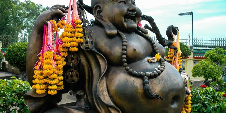 Yoga poses to help you lose belly fat - HealthifyMe - Blog