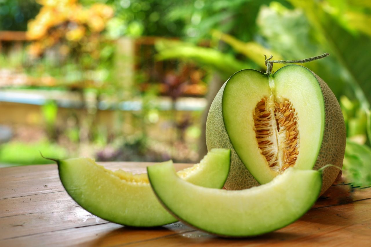 Honeydew Melon Benefits Nutrition Side Effects More HealthifyMe Honeydew Melon Benefits Nutrition Side Effects More HealthifyMe